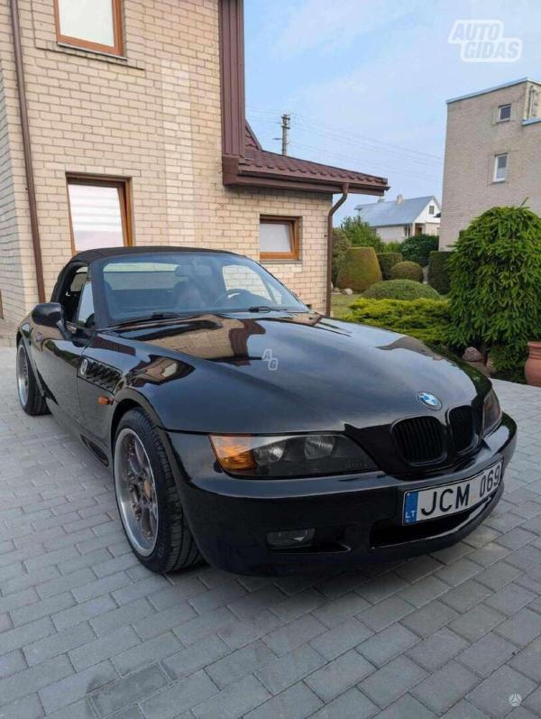 Black BMW Z3 1996 in Kaunas, with an engine capacity of 1.90 L and mileage of 312 thousand km for 5000 €, photo 1 on AUTOMOTO.COM.LV