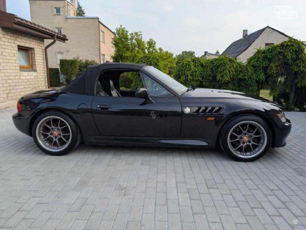Black BMW Z3 1996 in Kaunas, with an engine capacity of 1.90 L and mileage of 312 thousand km for 5000 €, photo 4 on AUTOMOTO.COM.LV