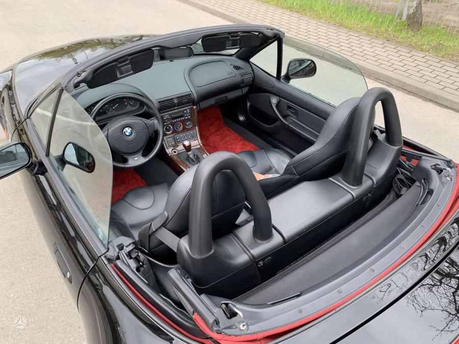 Black BMW Z3 1998 in Vilnius, with an engine capacity of 2.79 L and mileage of 125 thousand km for 13500 €, photo 13 on AUTOMOTO.COM.LV