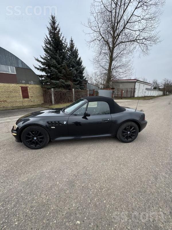 Black BMW Z3 2000 in Riga, with an engine capacity of 1.90 L and mileage of 219 thousand km for 6500 €, photo 2 on AUTOMOTO.COM.LV