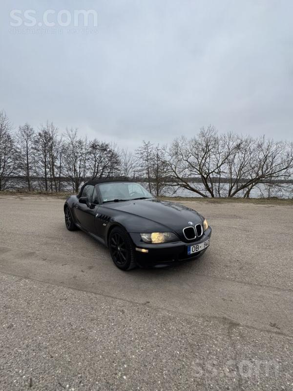 Black BMW Z3 2000 in Riga, with an engine capacity of 1.90 L and mileage of 219 thousand km for 6500 €, photo 4 on AUTOMOTO.COM.LV