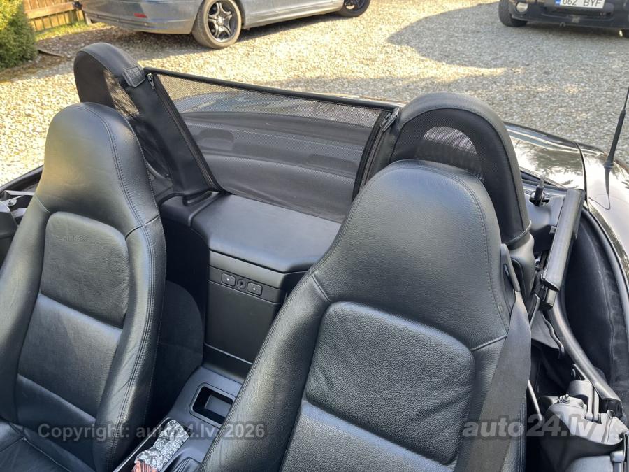 Melns BMW Z3 2001 Tallina, ar dzinēja tilpumu 1.90 L un nobraukumu 230 tūkst. km par 8900 €, foto 9 vietnē AUTOMOTO.COM.LV