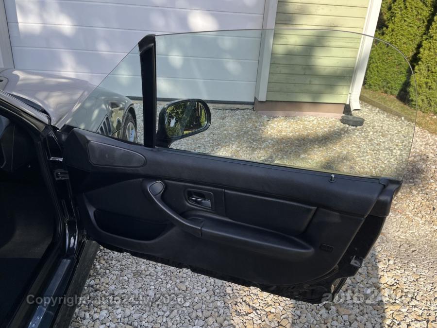 Melns BMW Z3 2001 Tallina, ar dzinēja tilpumu 1.90 L un nobraukumu 230 tūkst. km par 8900 €, foto 12 vietnē AUTOMOTO.COM.LV