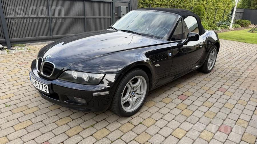 Melns BMW Z3 2001 Limbaži, ar dzinēja tilpumu 1.90 L un nobraukumu 256 tūkst. km par 6500 €, foto 1 vietnē AUTOMOTO.COM.LV