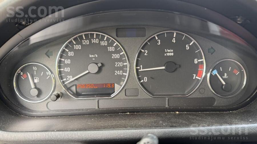 Melns BMW Z3 2001 Limbaži, ar dzinēja tilpumu 1.90 L un nobraukumu 256 tūkst. km par 6500 €, foto 24 vietnē AUTOMOTO.COM.LV