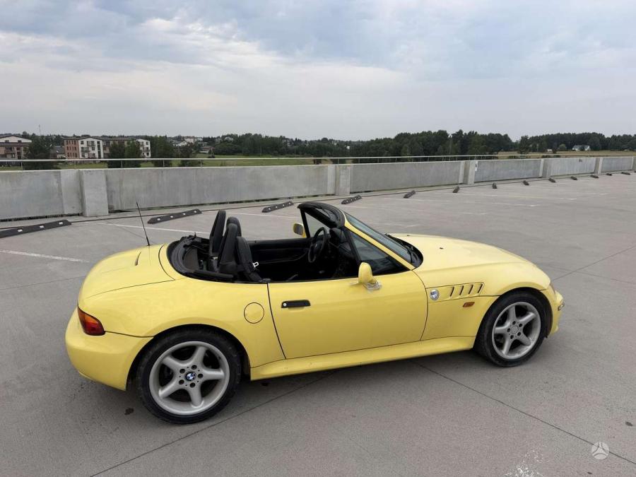 Yellow BMW Z3 1998 in Vilnius, with an engine capacity of 2.79 L and mileage of 330 thousand km for 7500 €, photo 12 on AUTOMOTO.COM.LV