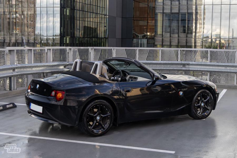Melns BMW Z4 2003 Viļņa, ar dzinēja tilpumu 2.20 L un nobraukumu 240 tūkst. km par 6999 €, foto 3 vietnē AUTOMOTO.COM.LV