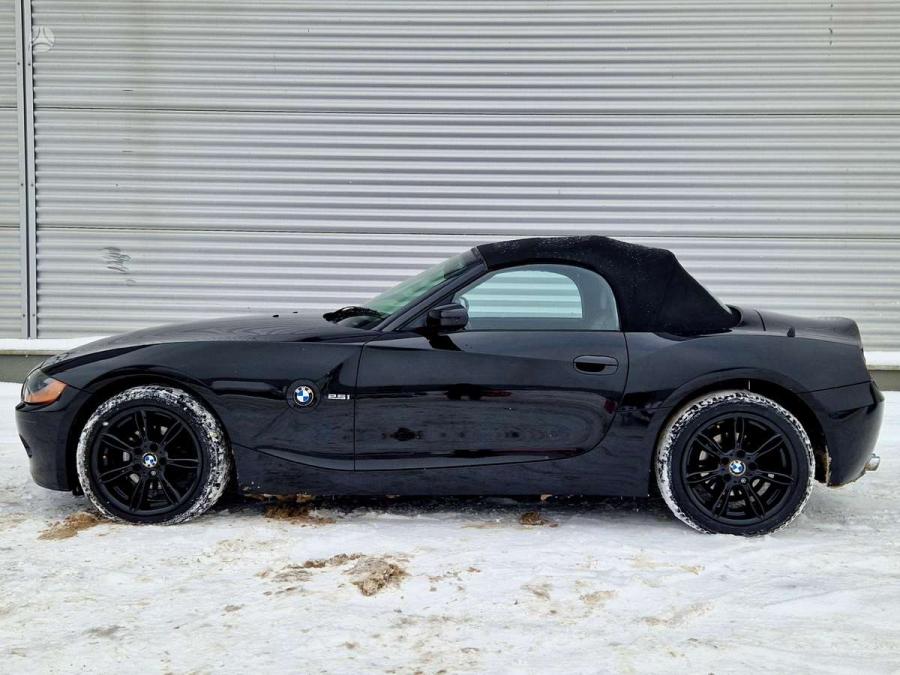 Melns BMW Z4 2004 Viļņa, ar dzinēja tilpumu 2.49 L un nobraukumu 120 tūkst. km par 3500 €, foto 4 vietnē AUTOMOTO.COM.LV