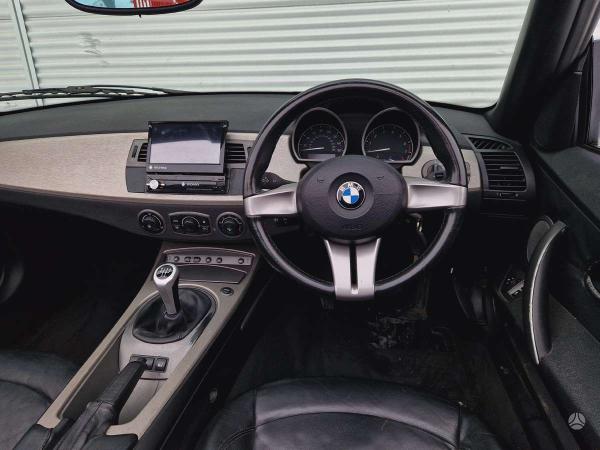 Black BMW Z4 2004 in Vilnius, with an engine capacity of 2.49 L and mileage of 120 thousand km for 3500 €, photo 10 on AUTOMOTO.COM.LV