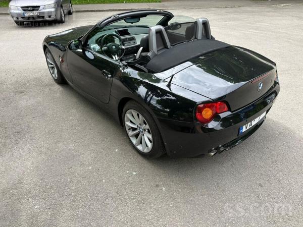 Black BMW Z4 2004 in Riga, with an engine capacity of 3.00 L and mileage of 174 thousand km for 11600 €, photo 4 on AUTOMOTO.COM.LV