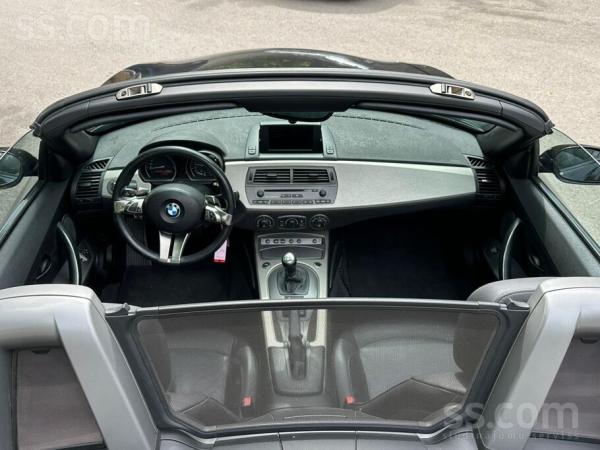 Black BMW Z4 2004 in Riga, with an engine capacity of 3.00 L and mileage of 174 thousand km for 11600 €, photo 6 on AUTOMOTO.COM.LV