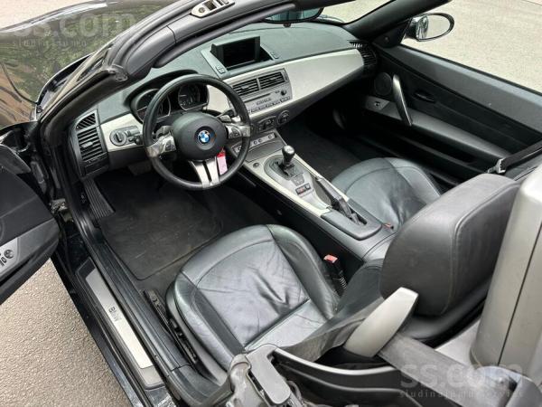 Black BMW Z4 2004 in Riga, with an engine capacity of 3.00 L and mileage of 174 thousand km for 11600 €, photo 7 on AUTOMOTO.COM.LV