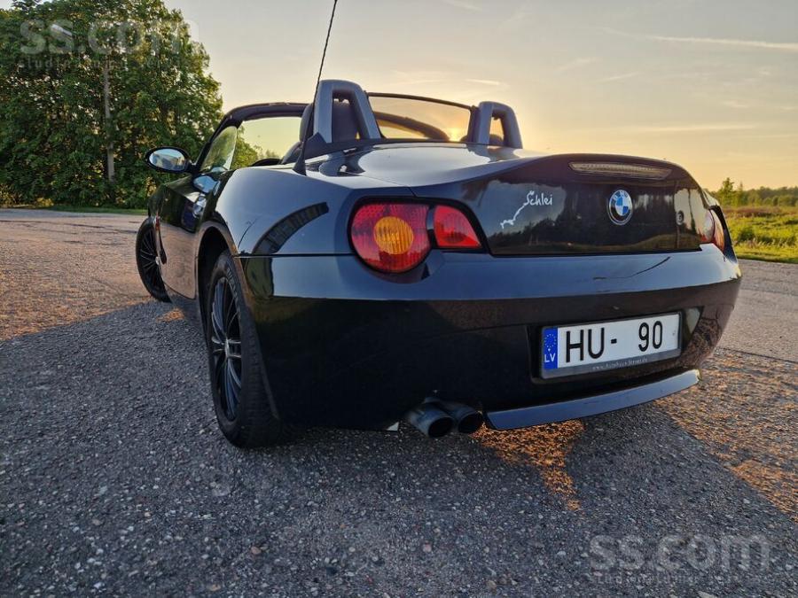 Black BMW Z4 2004 in Liepaja, with an engine capacity of 2.50 L and mileage of 172 thousand km for 8490 €, photo 4 on AUTOMOTO.COM.LV