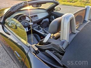 Black BMW Z4 2004 in Liepaja, with an engine capacity of 2.50 L and mileage of 172 thousand km for 8490 €, photo 5 on AUTOMOTO.COM.LV