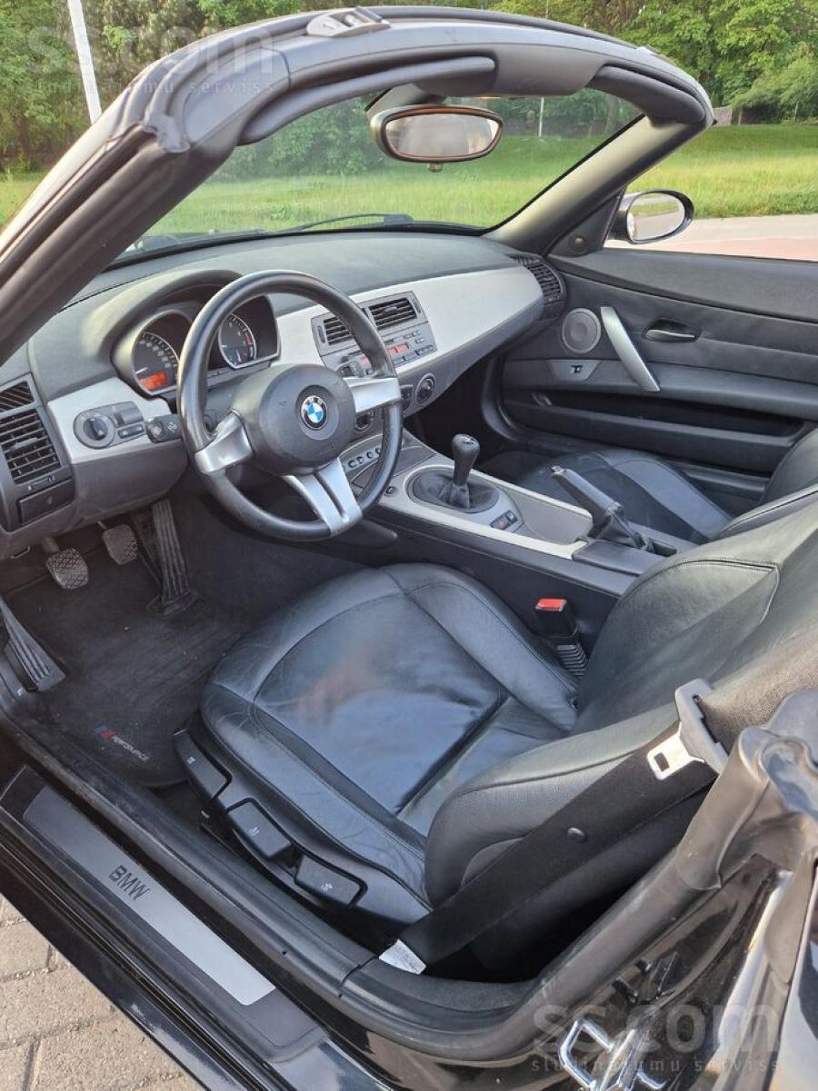 Black BMW Z4 2004 in Liepaja, with an engine capacity of 2.50 L and mileage of 172 thousand km for 8490 €, photo 6 on AUTOMOTO.COM.LV
