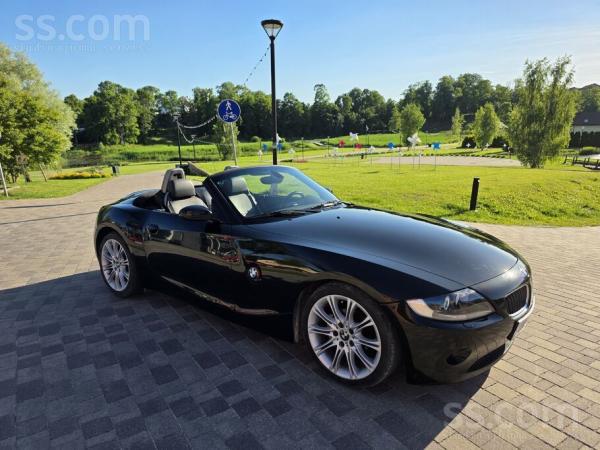 Black BMW Z4 2004 in Dobele, with an engine capacity of 2.20 L and mileage of 312 thousand km for 7300 €, photo 2 on AUTOMOTO.COM.LV