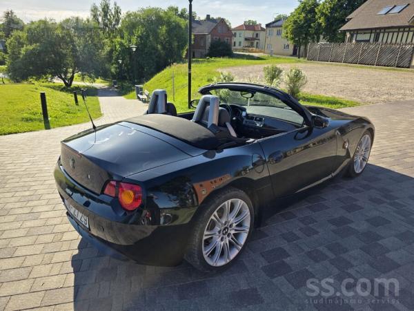 Black BMW Z4 2004 in Dobele, with an engine capacity of 2.20 L and mileage of 312 thousand km for 7300 €, photo 5 on AUTOMOTO.COM.LV