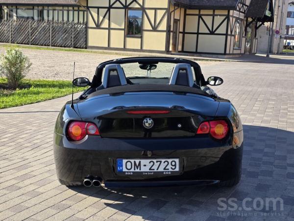 Black BMW Z4 2004 in Dobele, with an engine capacity of 2.20 L and mileage of 312 thousand km for 7300 €, photo 6 on AUTOMOTO.COM.LV