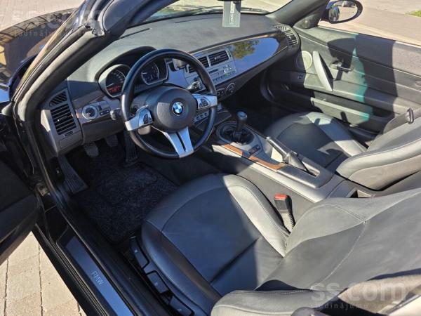Black BMW Z4 2004 in Dobele, with an engine capacity of 2.20 L and mileage of 312 thousand km for 7300 €, photo 9 on AUTOMOTO.COM.LV