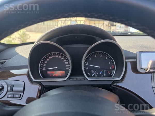 Black BMW Z4 2004 in Dobele, with an engine capacity of 2.20 L and mileage of 312 thousand km for 7300 €, photo 10 on AUTOMOTO.COM.LV