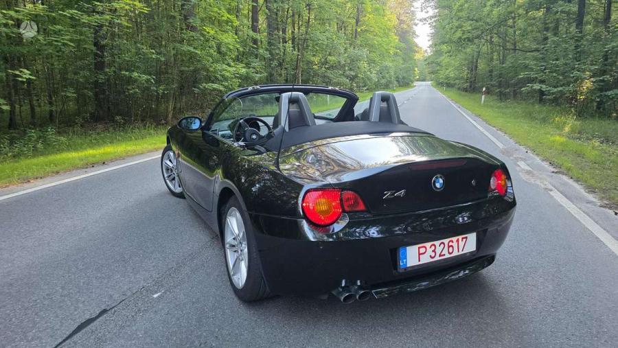 Melns BMW Z4 2004 Viļņa, ar dzinēja tilpumu 2.49 L un nobraukumu 215 tūkst. km par 6900 €, foto 1 vietnē AUTOMOTO.COM.LV