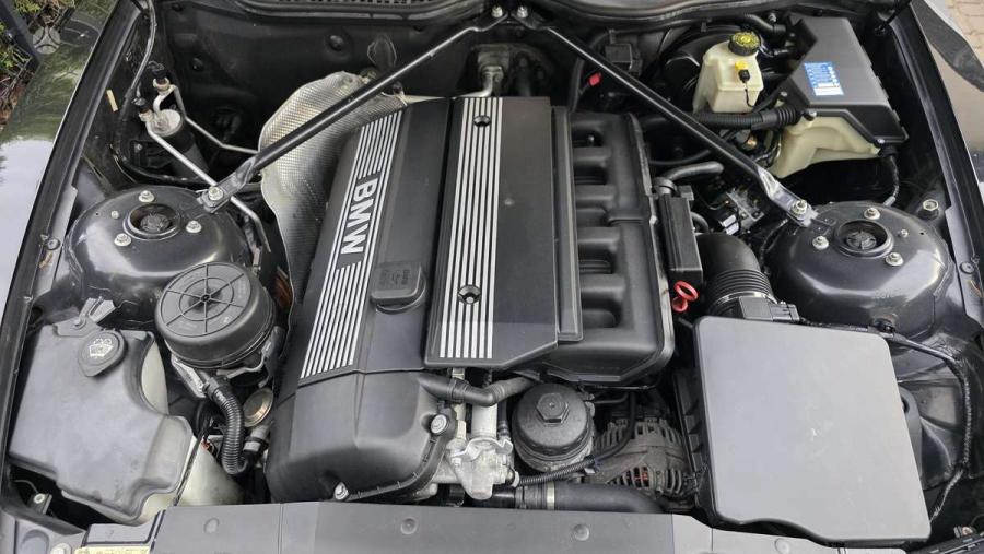 Melns BMW Z4 2004 Viļņa, ar dzinēja tilpumu 2.49 L un nobraukumu 215 tūkst. km par 6900 €, foto 14 vietnē AUTOMOTO.COM.LV