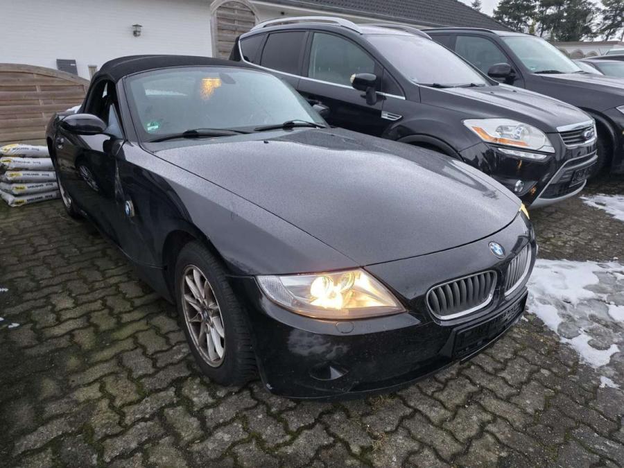 Black BMW Z4 2005 in Marijampole, with an engine capacity of 0.00 L and mileage of 250 thousand km for 4200 €, photo 1 on AUTOMOTO.COM.LV