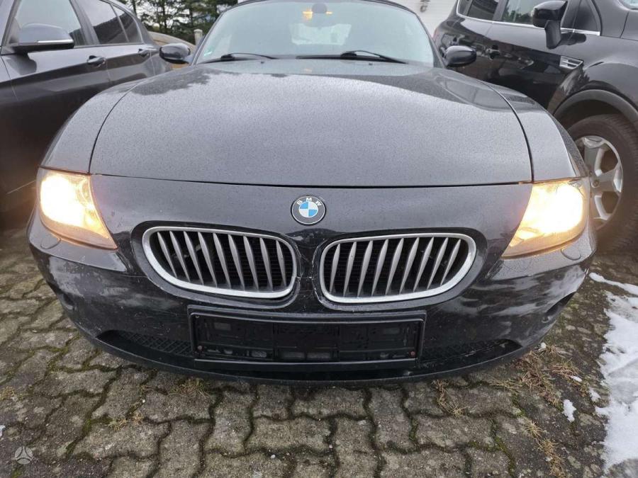 Black BMW Z4 2005 in Marijampole, with an engine capacity of 0.00 L and mileage of 250 thousand km for 4200 €, photo 2 on AUTOMOTO.COM.LV