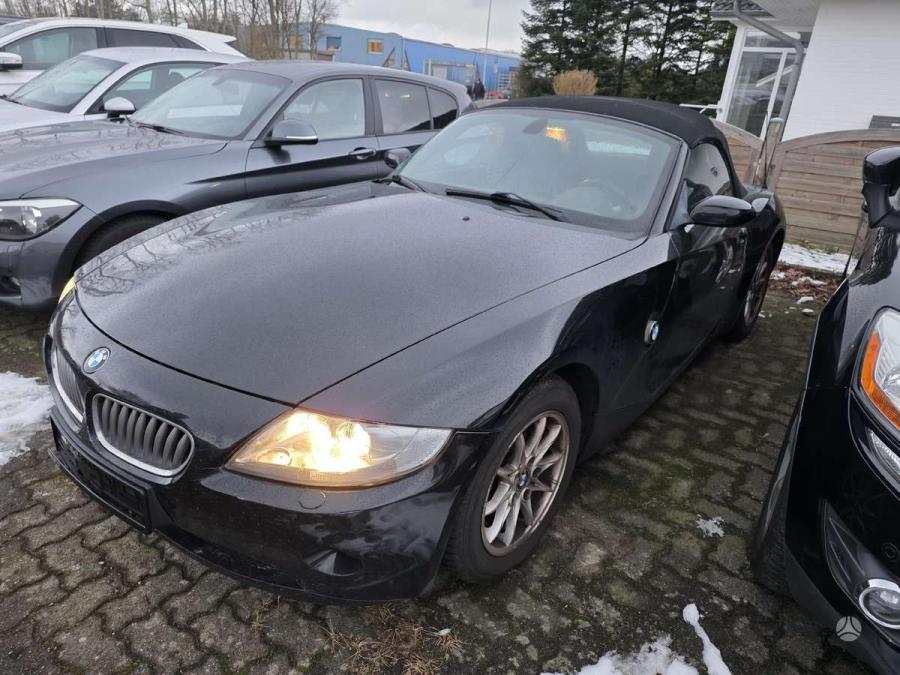 Black BMW Z4 2005 in Marijampole, with an engine capacity of 0.00 L and mileage of 250 thousand km for 4200 €, photo 3 on AUTOMOTO.COM.LV