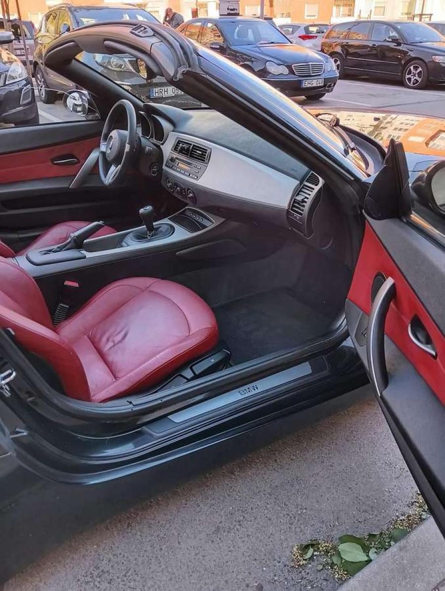 Black BMW Z4 2005 in Taurage, with an engine capacity of 2.17 L and mileage of 190 thousand km for 5900 €, photo 15 on AUTOMOTO.COM.LV