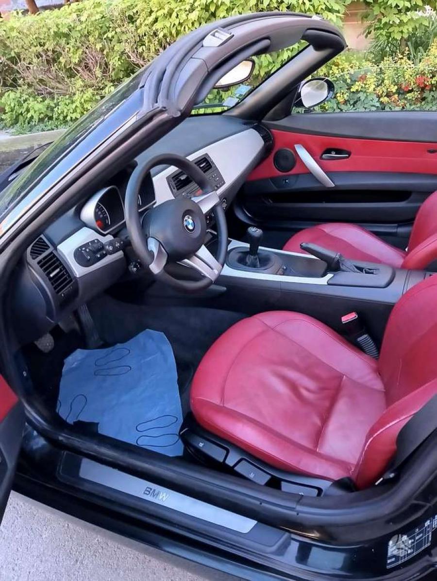 Black BMW Z4 2005 in Taurage, with an engine capacity of 2.17 L and mileage of 190 thousand km for 5900 €, photo 19 on AUTOMOTO.COM.LV