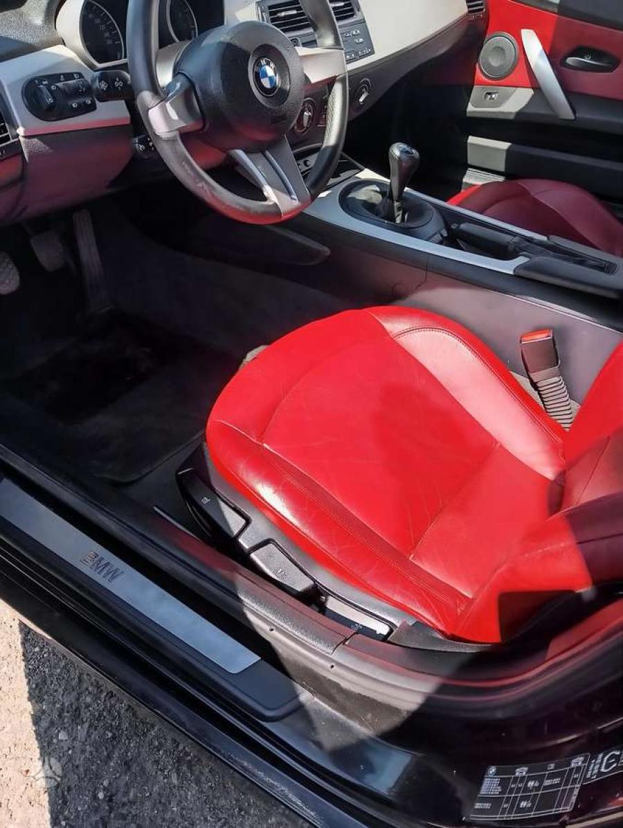 Black BMW Z4 2005 in Taurage, with an engine capacity of 2.17 L and mileage of 190 thousand km for 5900 €, photo 26 on AUTOMOTO.COM.LV
