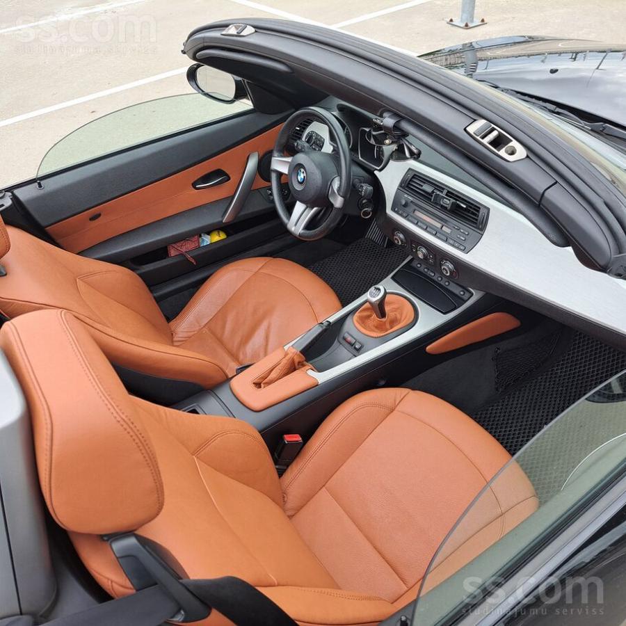 Black BMW Z4 2005 in Riga, with an engine capacity of 2.00 L and mileage of 134 thousand km for 6500 €, photo 9 on AUTOMOTO.COM.LV