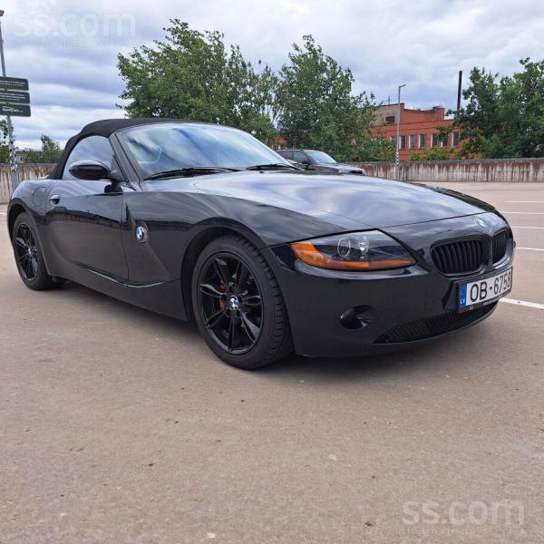 Black BMW Z4 2005 in Riga, with an engine capacity of 2.00 L and mileage of 134 thousand km for 6500 €, photo 9 on AUTOMOTO.COM.LV
