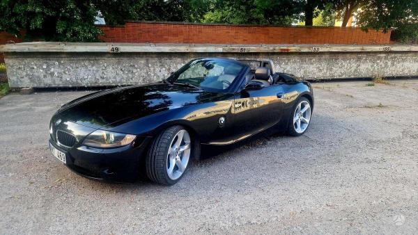 Black BMW Z4 2006 in Silute, with an engine capacity of 2.20 L and mileage of 166 thousand km for 8499 €, photo 3 on AUTOMOTO.COM.LV