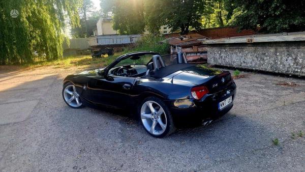 Black BMW Z4 2006 in Silute, with an engine capacity of 2.20 L and mileage of 166 thousand km for 8499 €, photo 6 on AUTOMOTO.COM.LV