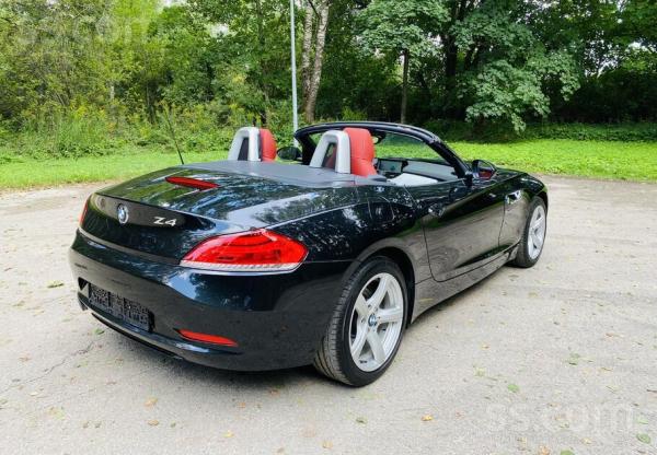 Black BMW Z4 2013 in Riga, with an engine capacity of 2.00 L and mileage of 0 thousand km for 15500 €, photo 5 on AUTOMOTO.COM.LV