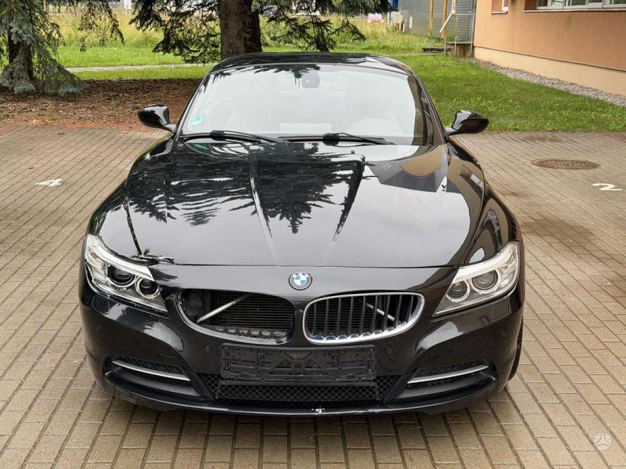 Black BMW Z4 2014 in Kaunas, with an engine capacity of 2.00 L and mileage of 167 thousand km for 9999 €, photo 3 on AUTOMOTO.COM.LV