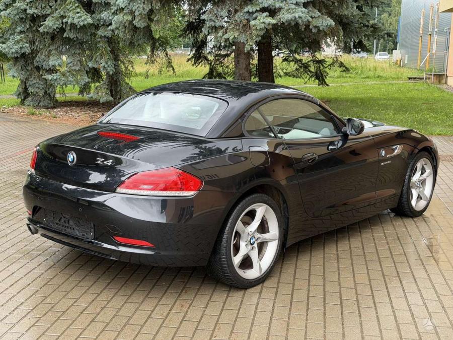 Black BMW Z4 2014 in Kaunas, with an engine capacity of 2.00 L and mileage of 167 thousand km for 9999 €, photo 10 on AUTOMOTO.COM.LV