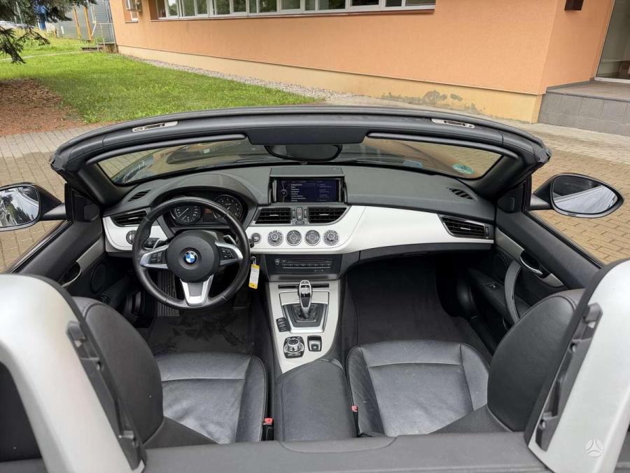 Black BMW Z4 2014 in Kaunas, with an engine capacity of 2.00 L and mileage of 167 thousand km for 9999 €, photo 15 on AUTOMOTO.COM.LV