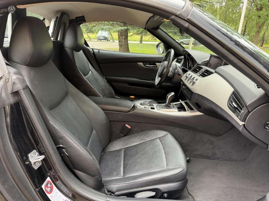 Black BMW Z4 2014 in Kaunas, with an engine capacity of 2.00 L and mileage of 167 thousand km for 9999 €, photo 16 on AUTOMOTO.COM.LV