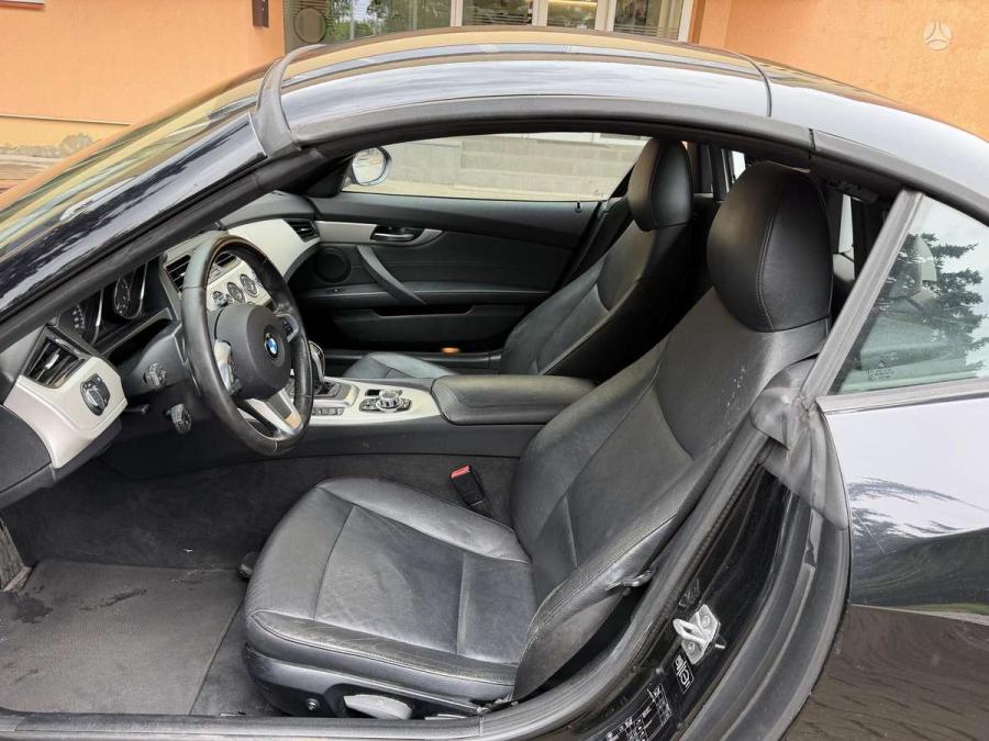 Black BMW Z4 2014 in Kaunas, with an engine capacity of 2.00 L and mileage of 167 thousand km for 9999 €, photo 17 on AUTOMOTO.COM.LV