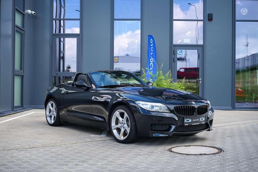 Black BMW Z4 2015 in Kaunas, with an engine capacity of 1.99 L and mileage of 222 thousand km for 15950 €, photo 1 on AUTOMOTO.COM.LV