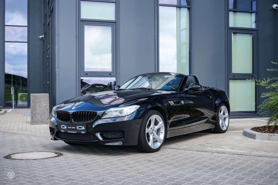 Black BMW Z4 2015 in Kaunas, with an engine capacity of 1.99 L and mileage of 222 thousand km for 15950 €, photo 3 on AUTOMOTO.COM.LV