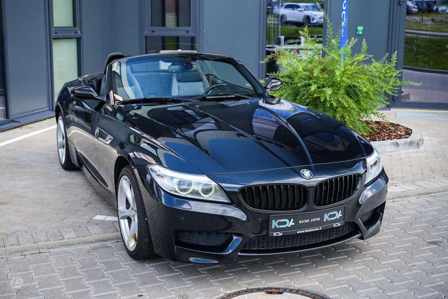Black BMW Z4 2015 in Kaunas, with an engine capacity of 1.99 L and mileage of 222 thousand km for 15950 €, photo 4 on AUTOMOTO.COM.LV