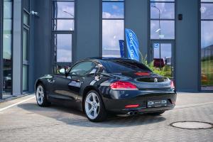 Black BMW Z4 2015 in Kaunas, with an engine capacity of 1.99 L and mileage of 222 thousand km for 15950 €, photo 13 on AUTOMOTO.COM.LV