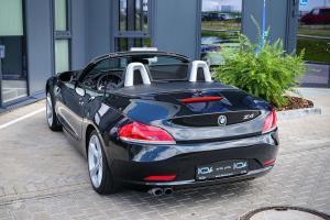 Black BMW Z4 2015 in Kaunas, with an engine capacity of 1.99 L and mileage of 222 thousand km for 15950 €, photo 15 on AUTOMOTO.COM.LV