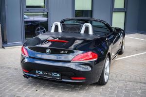 Black BMW Z4 2015 in Kaunas, with an engine capacity of 1.99 L and mileage of 222 thousand km for 15950 €, photo 17 on AUTOMOTO.COM.LV