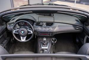 Black BMW Z4 2015 in Kaunas, with an engine capacity of 1.99 L and mileage of 222 thousand km for 15950 €, photo 21 on AUTOMOTO.COM.LV