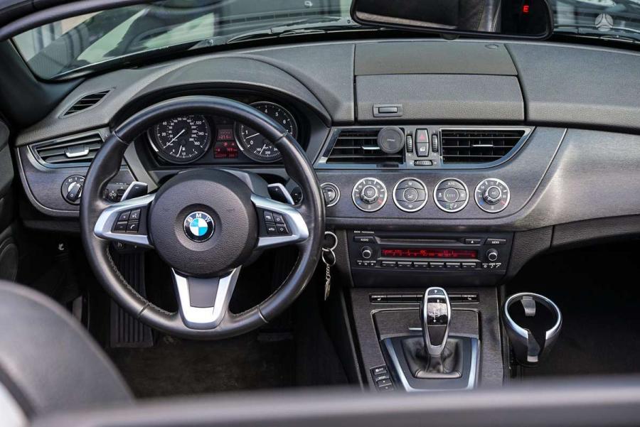Black BMW Z4 2015 in Kaunas, with an engine capacity of 1.99 L and mileage of 222 thousand km for 15950 €, photo 22 on AUTOMOTO.COM.LV